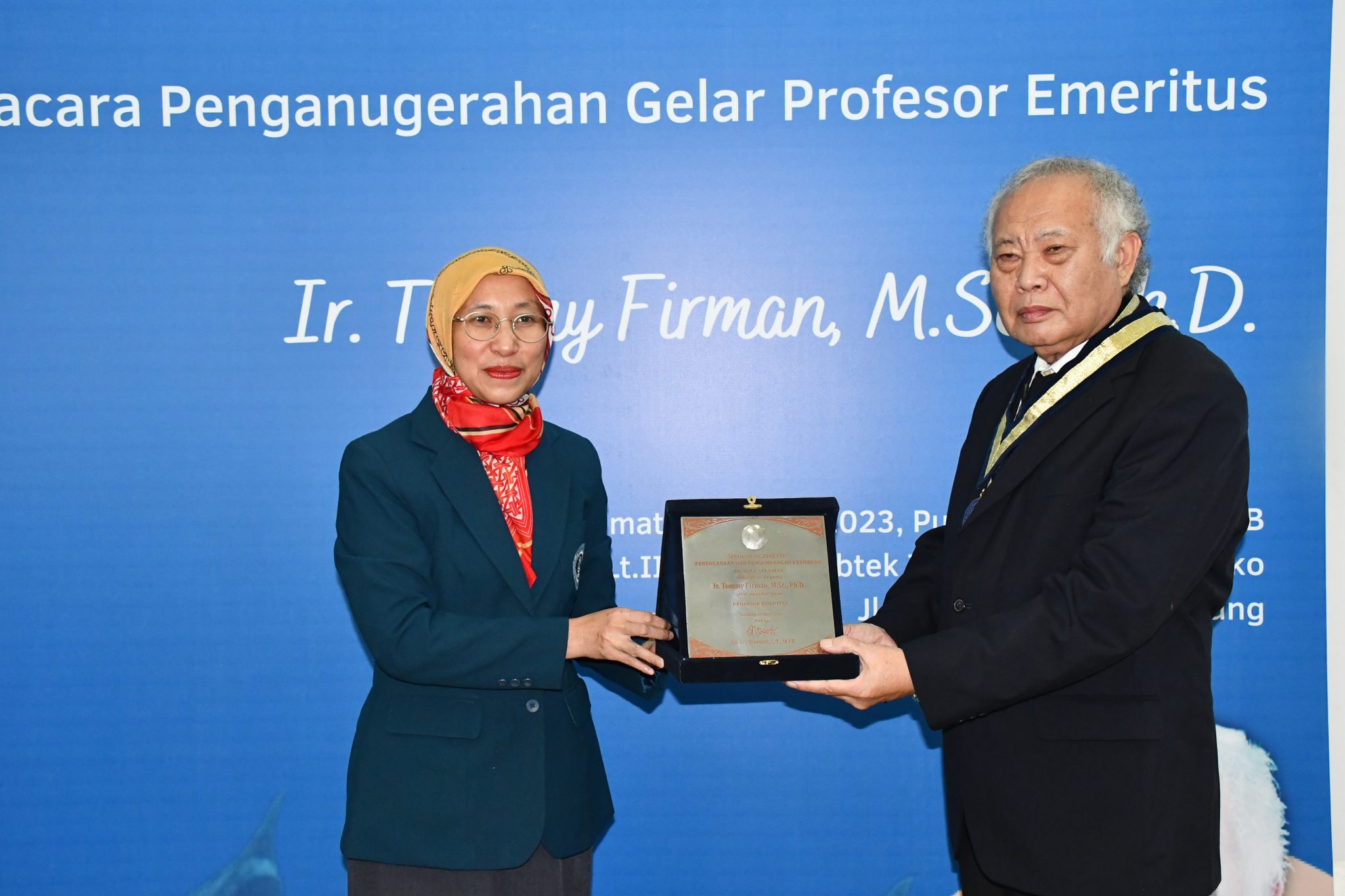 Prof. (Em ITB). Ir. Tommy Firman, M.Sc., Ph.D.: EMPAT SETENGAH ...